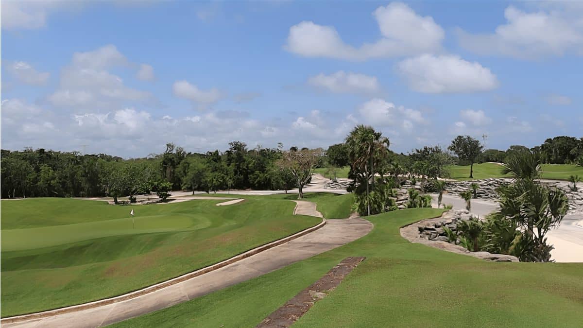 Fairways and Fun: Exploring Playa del Carmen's Best Golf Courses - Vayando